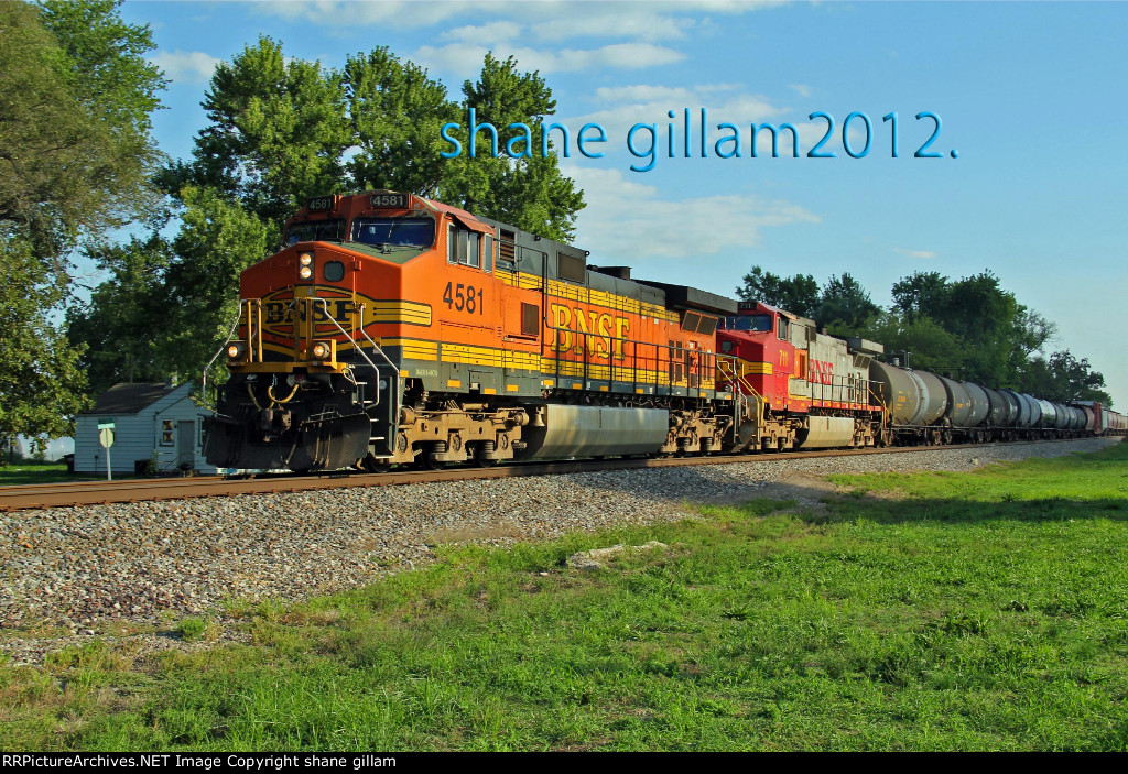 BNSF 4581 leads a freight NB out of foley MO.